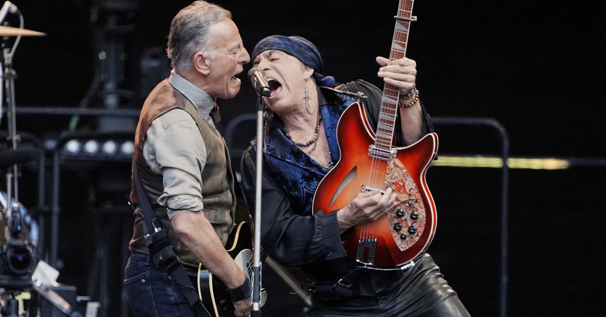 Steven Van Zandt to miss Bruce Springsteen shows after emergency surgery - 9Celebrity