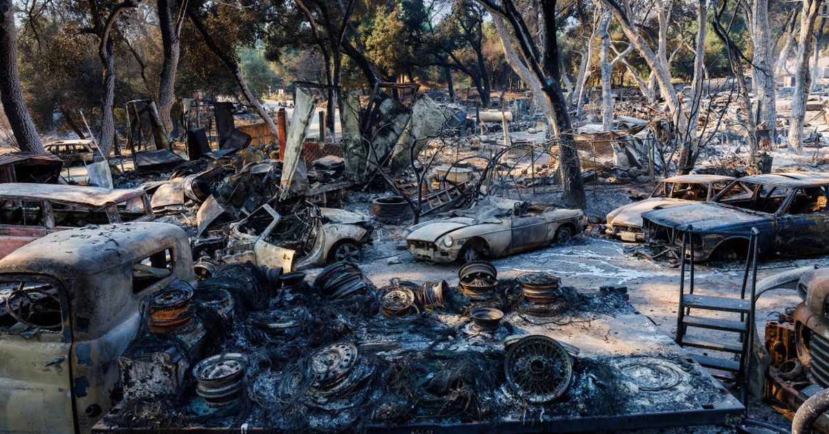 An earthquake shakes the Los Angeles area as wildfires rage nearby