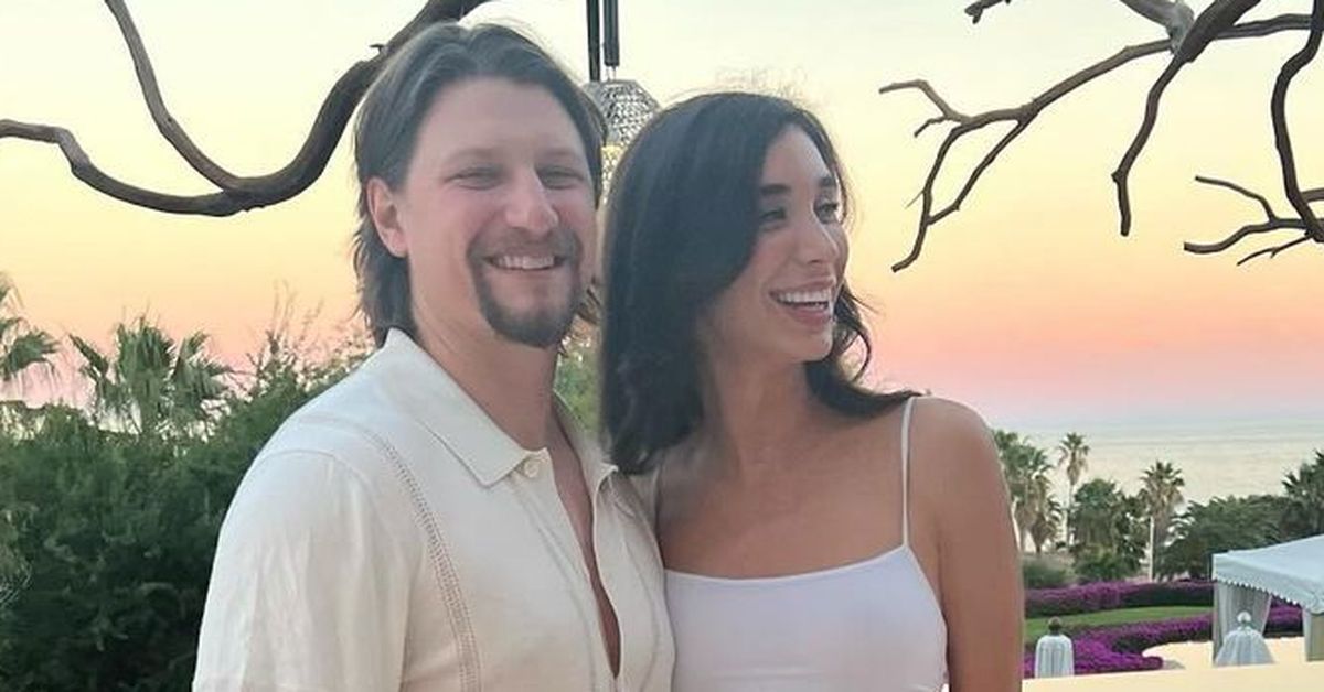 Jon Bon Jovi's son Jesse Bongiovi marries his fiancée Jesse Light in ...