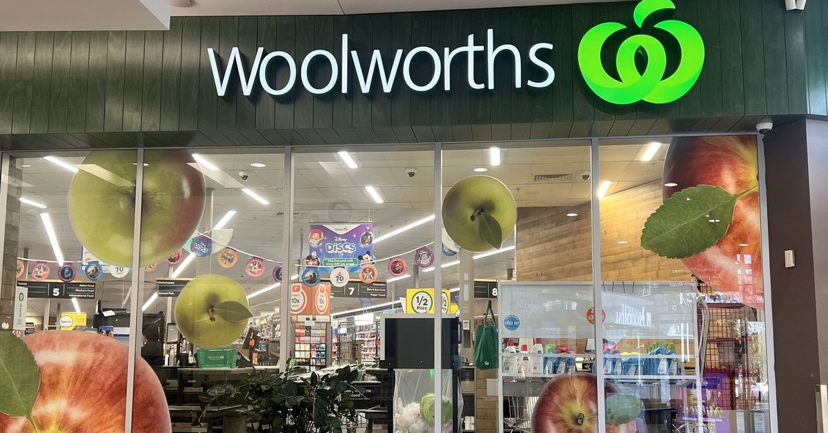 Woolworths Everyday Rewards and Coles Flybuys, banked loyalty points ...