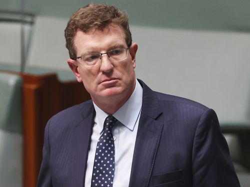 Cashless society: MP Andrew Gee slams 'disgraceful' cashless trend as ...
