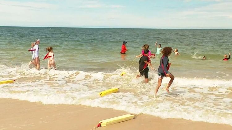 Popular swim safety program to go ahead in SA despite algal bloom