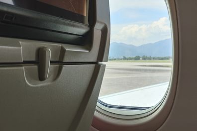 Flight etiquette: Who gets to control the window shade on a plane when ...