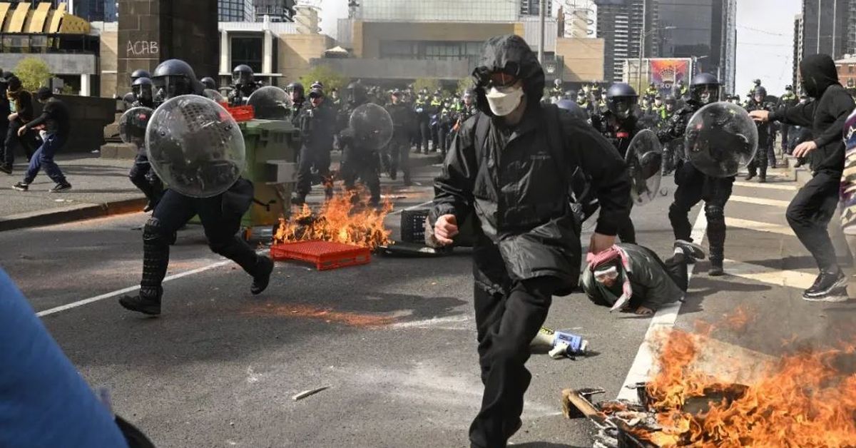 Melbourne anit-war protest: Man charged with police horse and officers ...