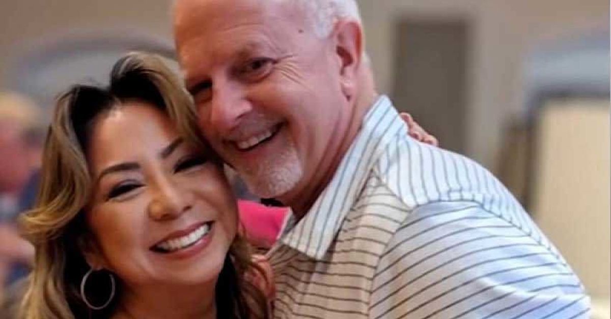 Man killed by lightning strike on beach while warning others