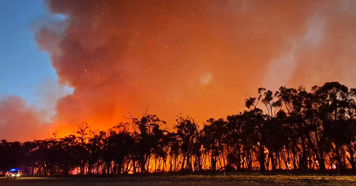 Victorian bushfires: Fire crews contain Grampians and Little Desert fires