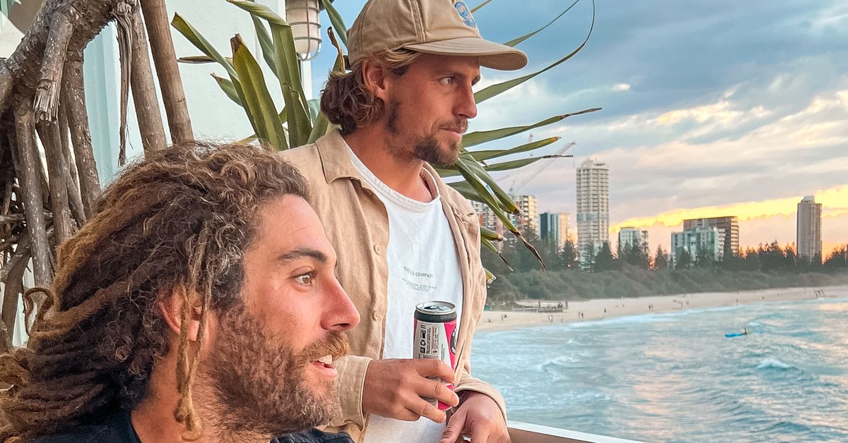 Young Australians drinking less alcohol than ever, and the men set on ...