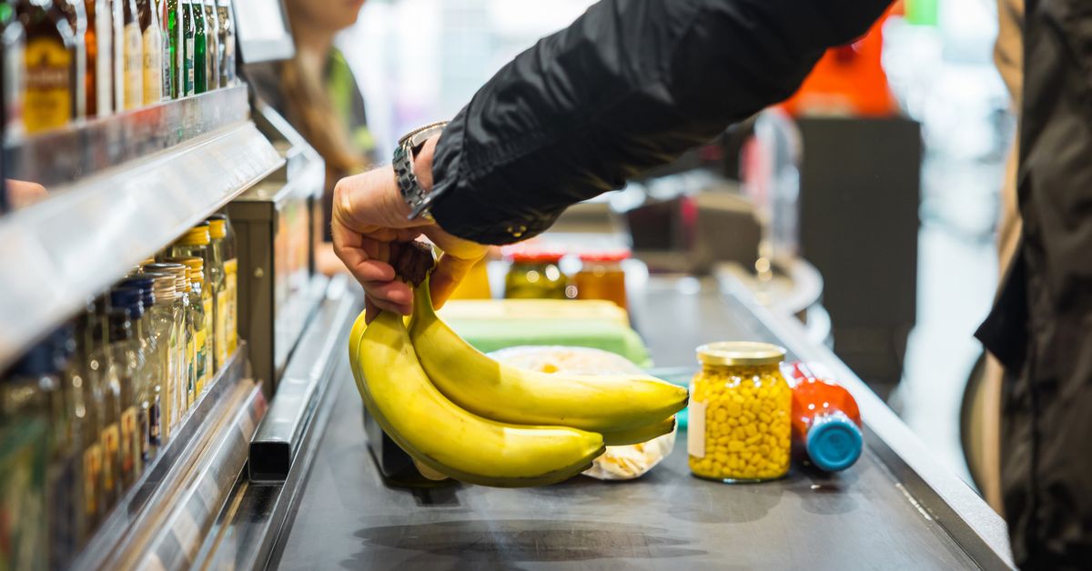 Cashier versus Self-serve checkout: Aussies divided over supermarket ...