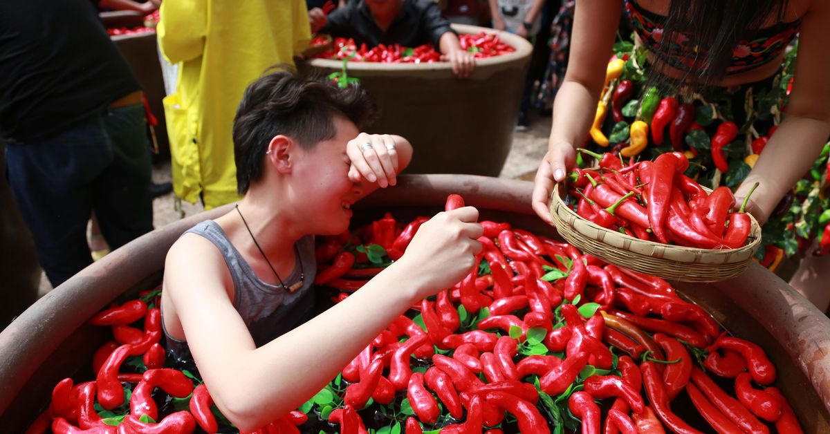 China's extreme chilli eating competition - 9Travel