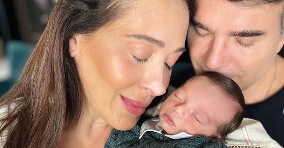 Pregnancy and parenthood: Brazilian TV star Claudia Raia hits back at ...