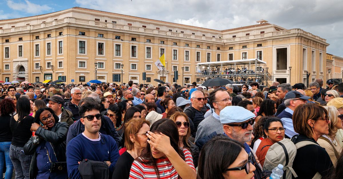 These are the most overcrowded tourist destinations around the world ...