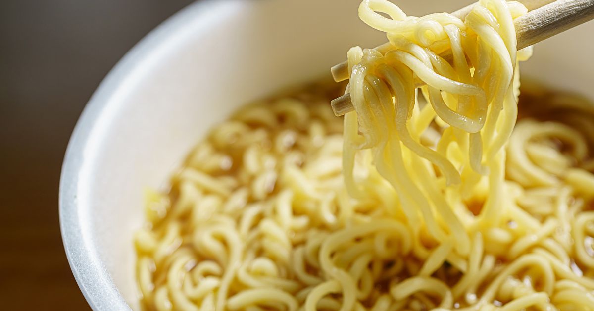 How to turn to two-minute noodles into a delicious dinner - 9Kitchen