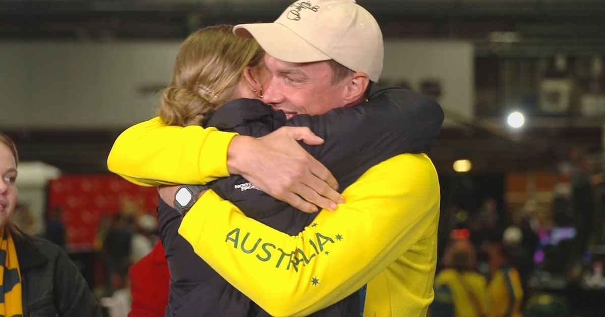 Zac Stubblety-Cook surprised: Olympic champion's girlfriend reunion