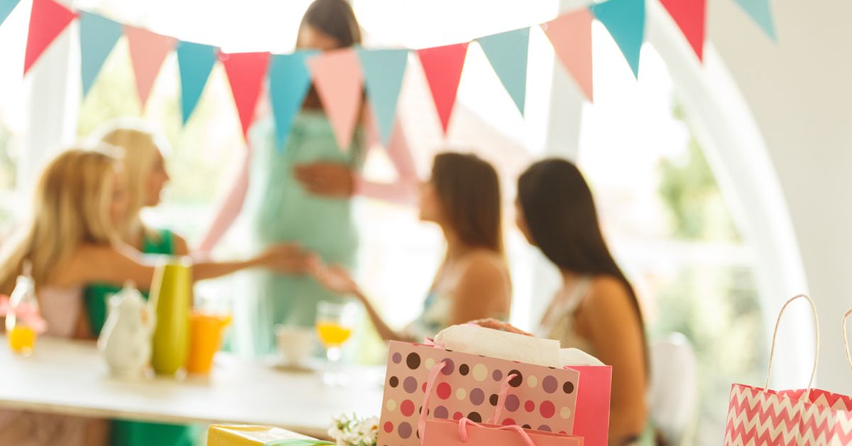 Woman takes gift back after attending bizarre 'fake' baby shower - 9Honey
