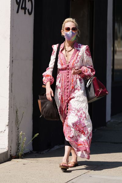 Celebrities wearing face masks in style | Including Bella Hadid, the ...