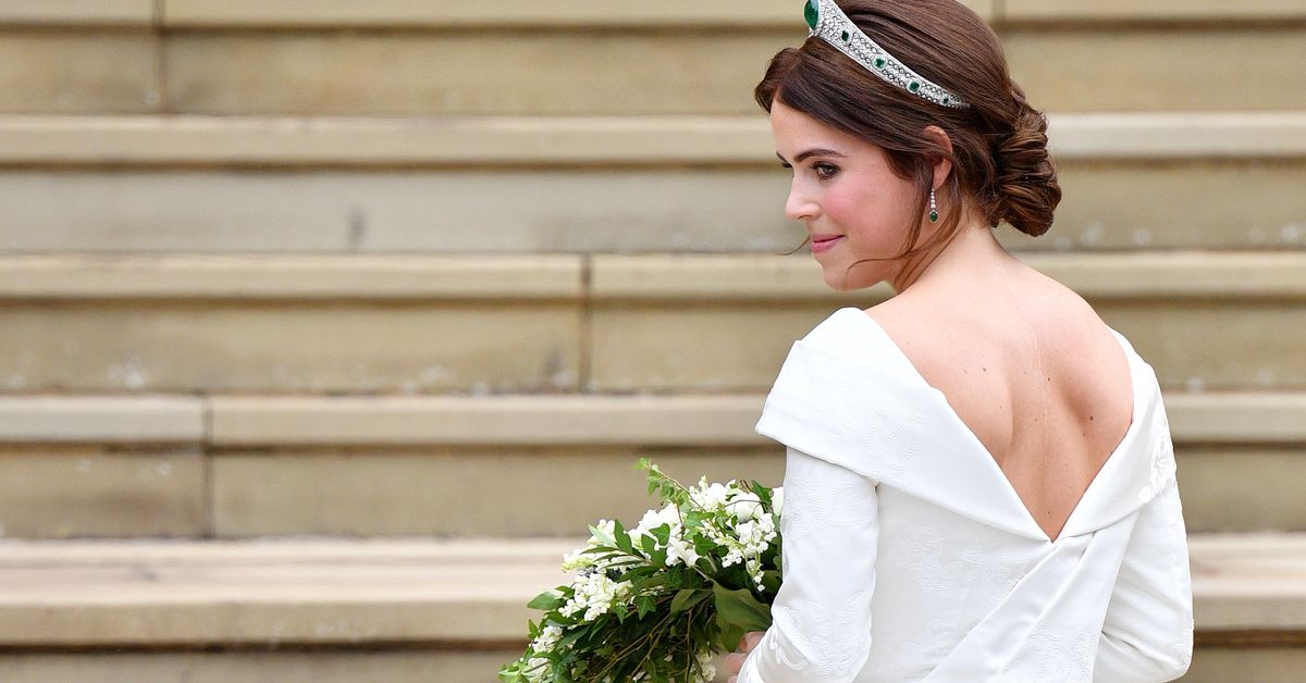 Princess Eugenie shows off scar from back surgery caused by scoliosis ...