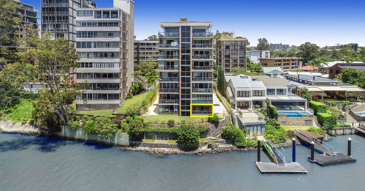 Photoshop fail: Real estate agent's listing image goes viral after ...