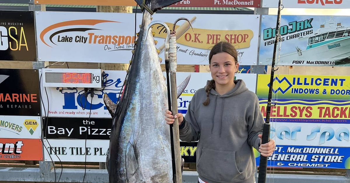 Emma, 15, broke three world records after reeling in this 125kg bluefin ...