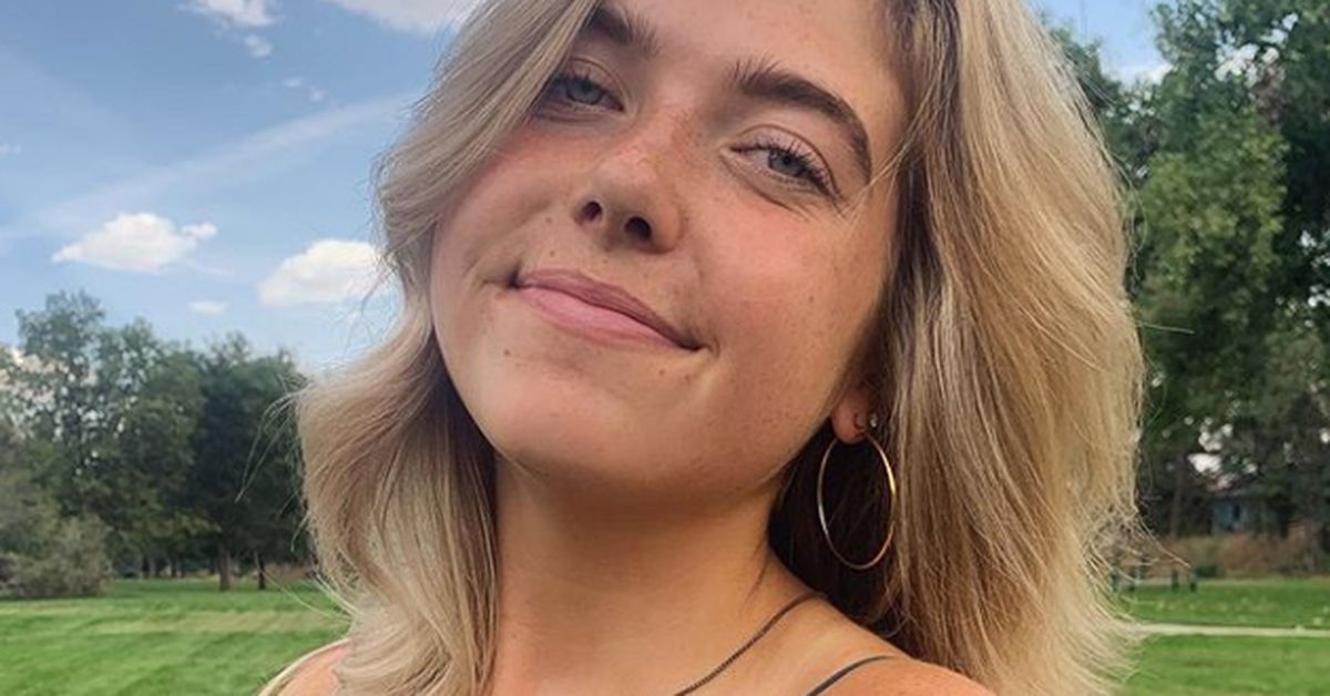 American hiker climbs mountains in heels Erin Ton - 9Honey