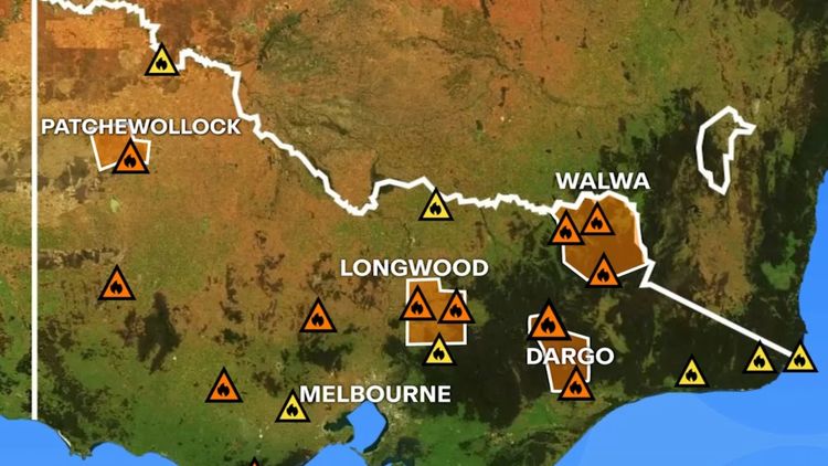 Victoria bushfires could burn 'for weeks', expert warns