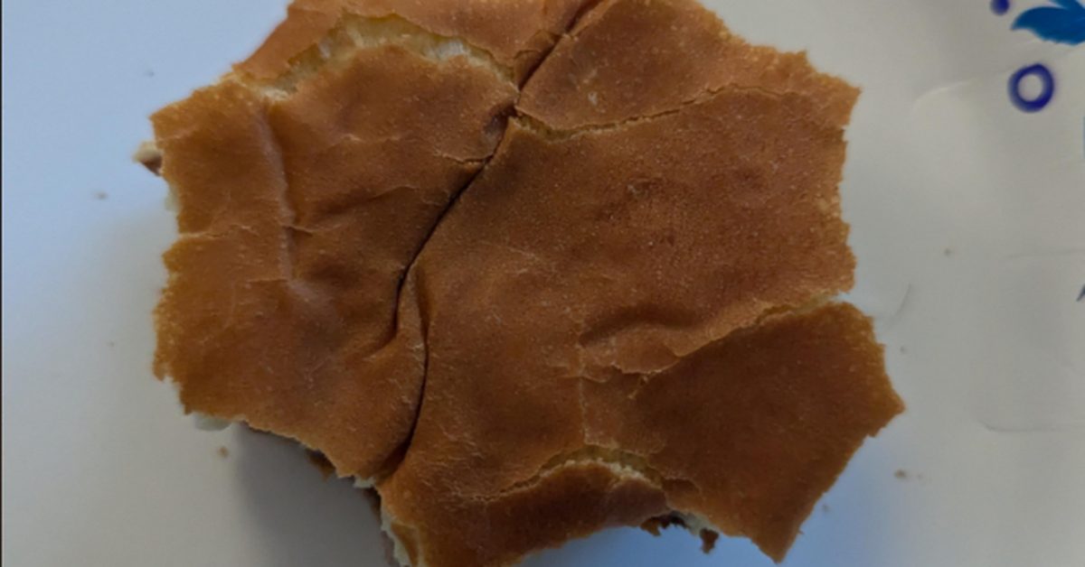 'This is the only way to them': Debate over the right way to eat a ...