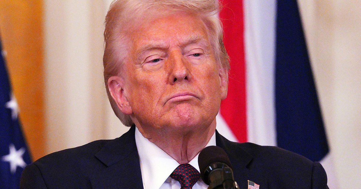 Donald Trump makes English the official language of the US