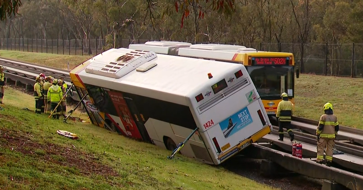 Adelaide O-Bahn: Investigation after dramatic bus crash