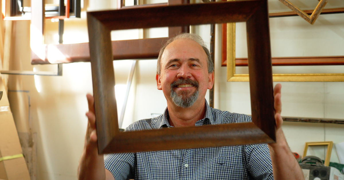 Frames on Farrant