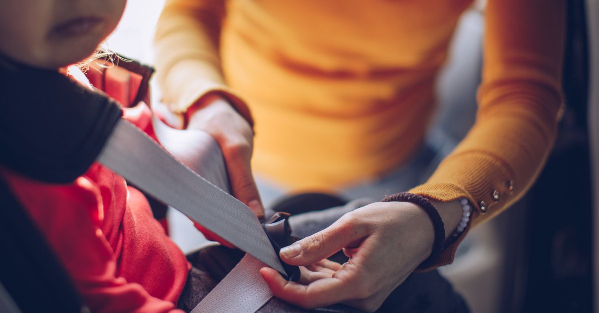 Paramedic shares one thing you should do if your child is in a car ...