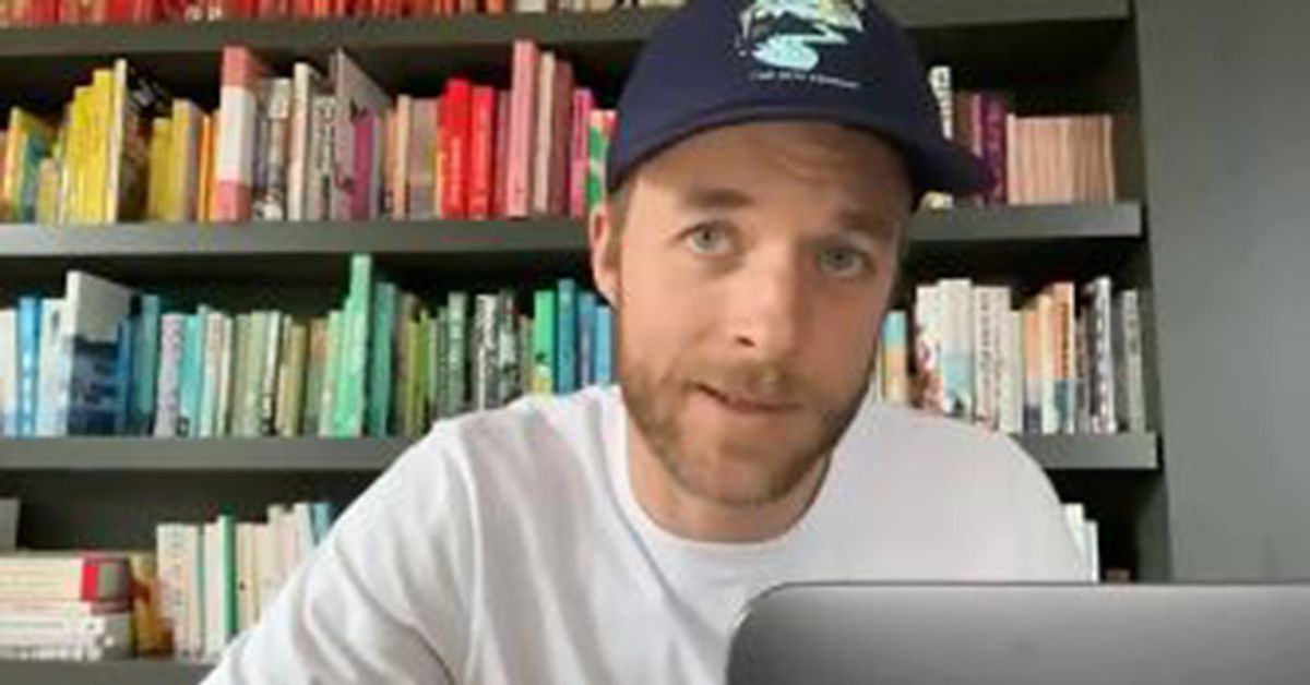 Hamish Blake's colour-coded bookshelf at home and more tips for book ...