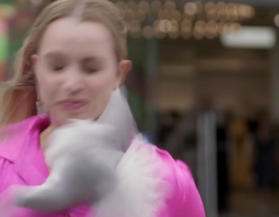 Seagull hits reporter Jessica Tyson on air in shocking video from New ...