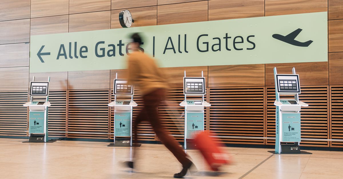 Crazy 'airport theory' trend is causing people to miss their flights - 9Travel