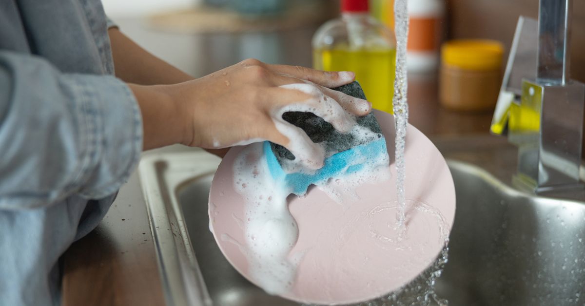 Cleaning tips: Microbiologist reveals how hot washing up water actually ...