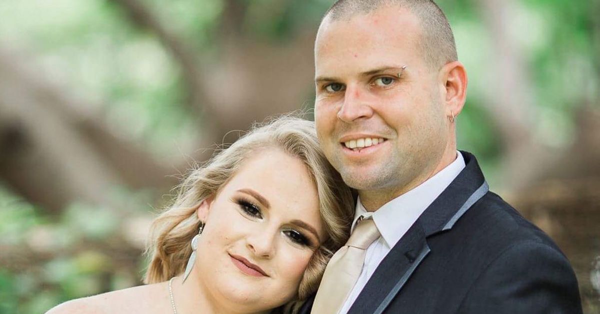 Brave cancer patient married fiancee in hospital - 9Honey