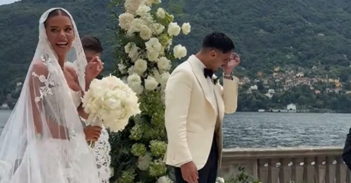 Aussie groom's 7 words at the end of the aisle divides online - 9Honey