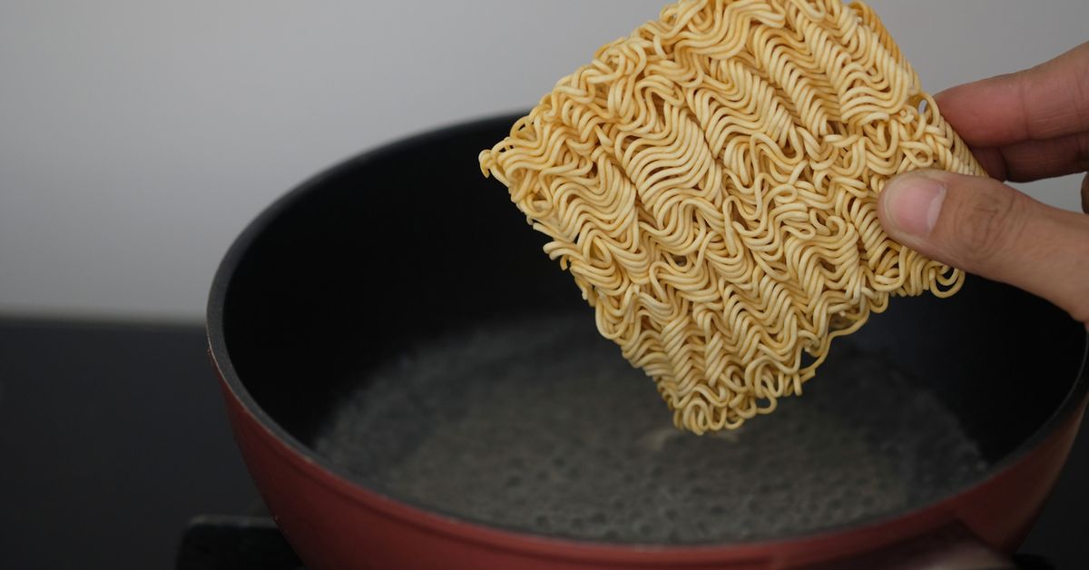 Warning for parents: Nurse explains why instant noodles can cause burns ...