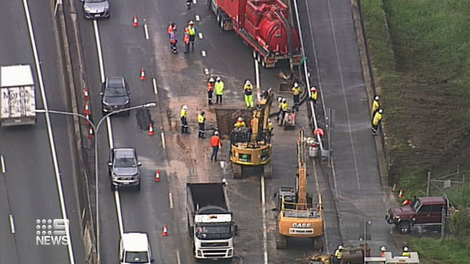 Flooding sewage locks down Brisbane on Centenary Highway