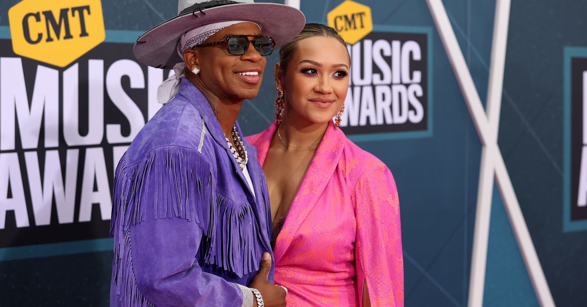 Alexis Gale unfollows estranged husband Jimmie Allen after sharing ...