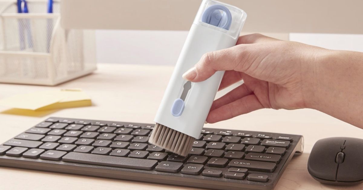 Kmart tech cleaning kit: $5 gadget that will fit in your pocket - 9Honey