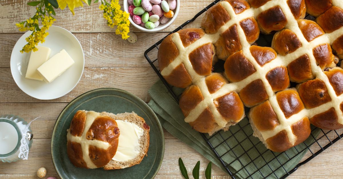 Best hot cross buns in Australia: We review Coles' range including Iced ...