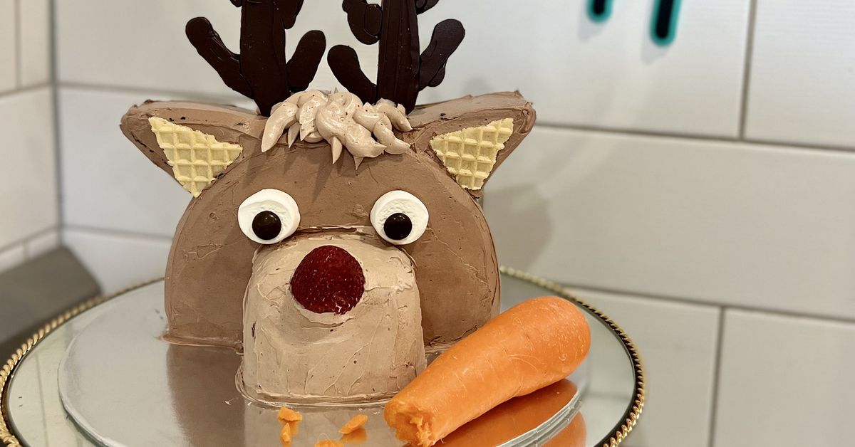 Tigga Mac transforms Woolies mud cake into adorable reindeer with ...