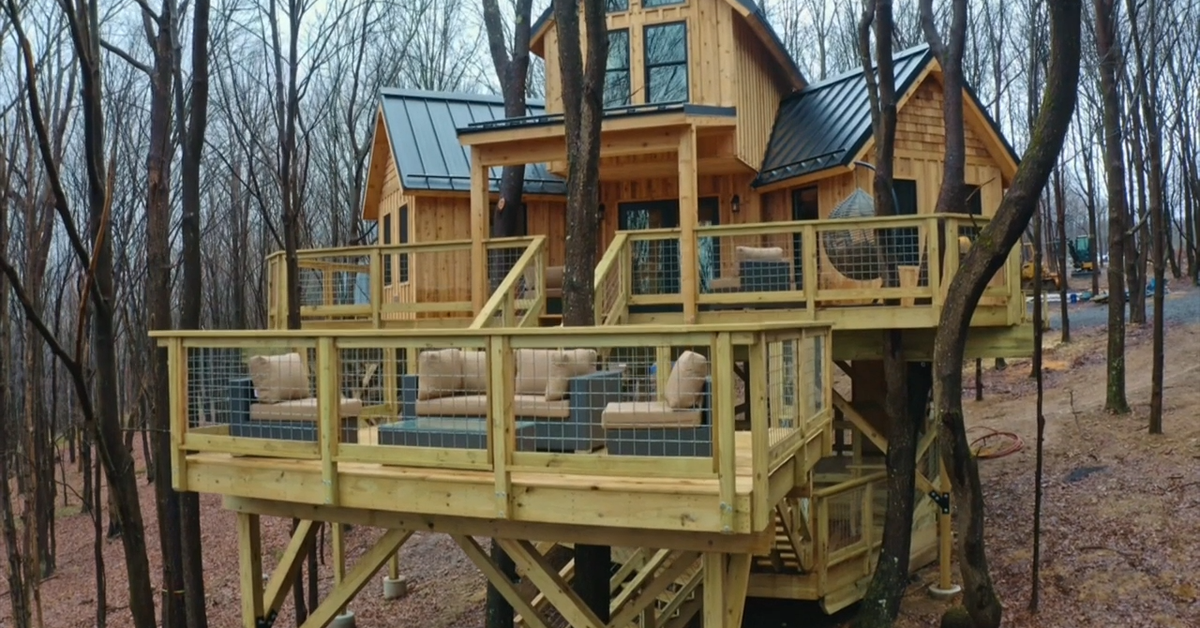Parents drop $600k on luxury three-storey treehouse - with one very ...