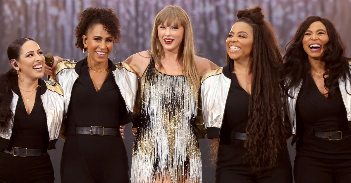 Taylor Swift reportedly handed out $306 million in bonuses to Eras Tour ...