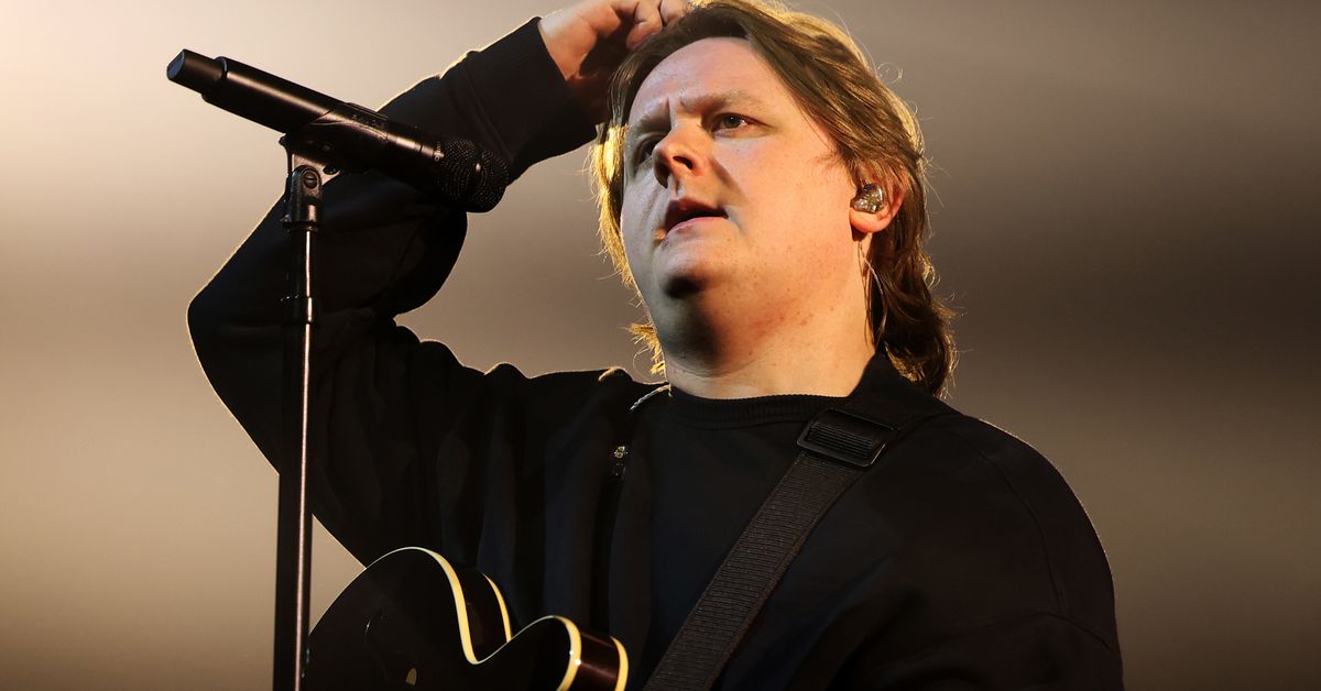 Lewis Capaldi Australia: Singer heckles couple who got engaged at ...