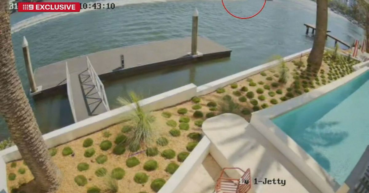 Vision captures heart-stopping moment two speed boats collide