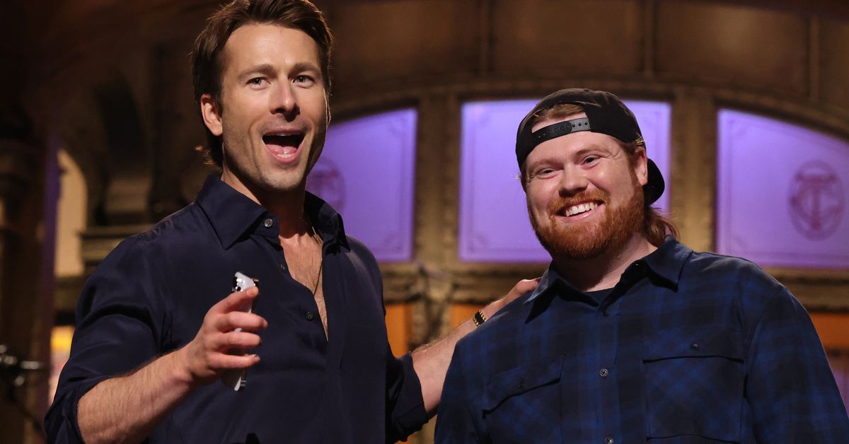 Glen Powell brings UPS delivery driver Mitch on stage while hosting ...