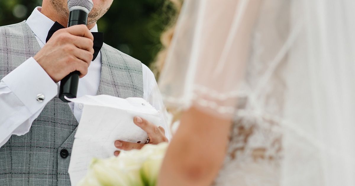 Groom uses wedding speech to expose bride's secret life - 9Honey