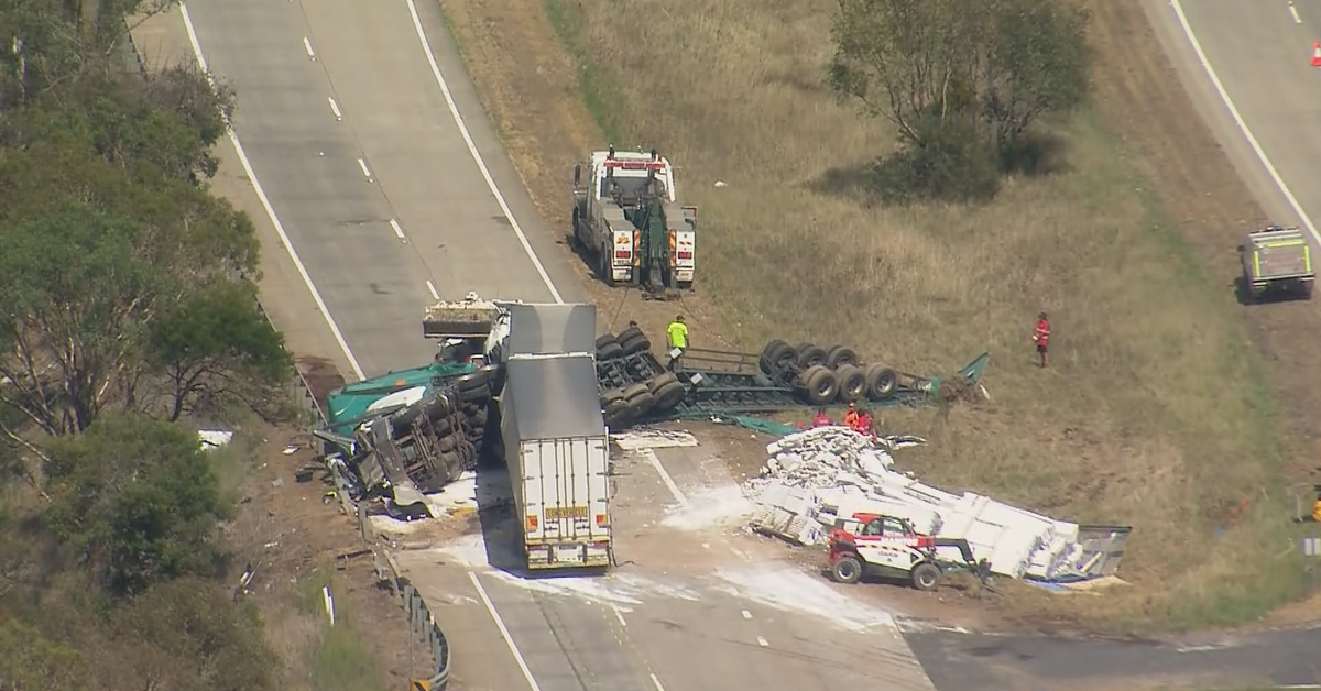 Hume Highway Crash: Truck driver dies, another freed after seven hours following 'horrendous ...