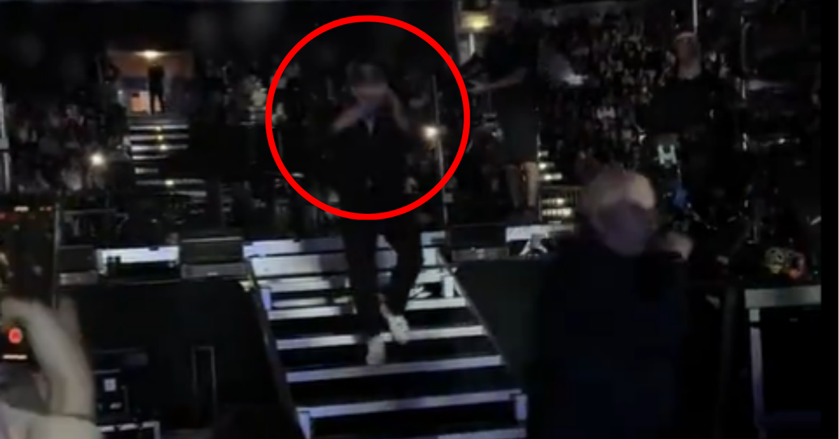 Nick Jonas news: Jonas Brother star bolts off stage mid-concert after ...