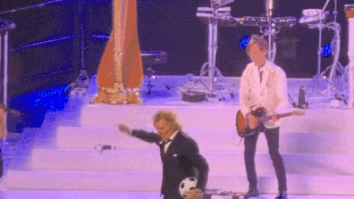 Rod Stewart yells at audience member at concert in Athens, Greece: 'You ...